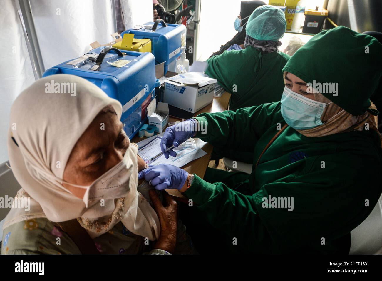 Inoculate hi-res stock photography and images - Alamy