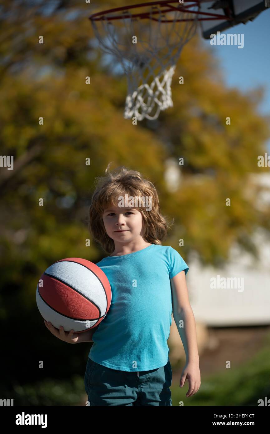 Kids playing basketball outside hi-res stock photography and images - Alamy