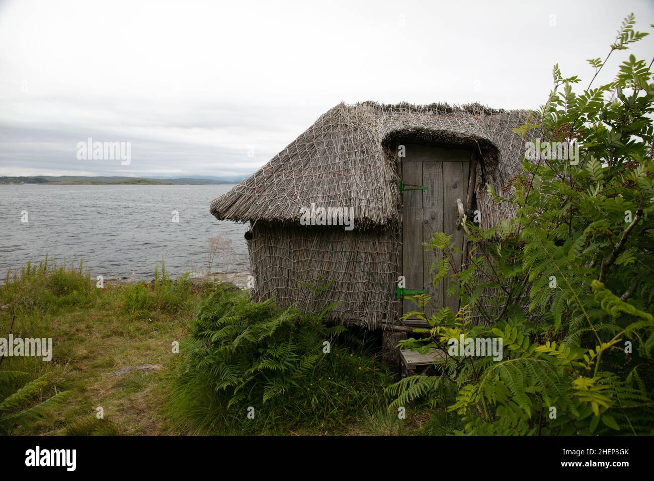 Waterfront bird-watching shed in Craob Haven, Scotland Stock Photo - Alamy