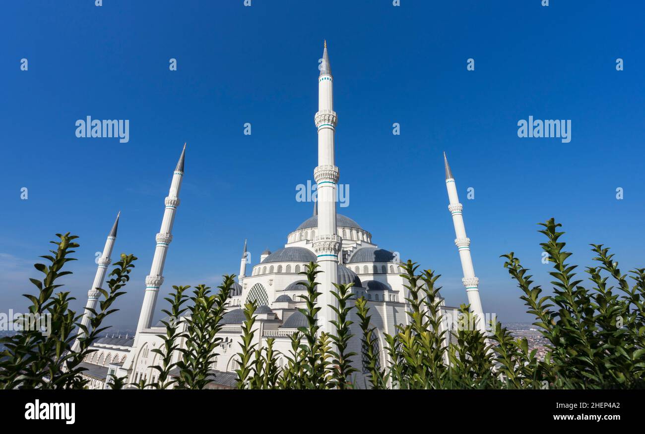 Six minaret mosque hi-res stock photography and images - Alamy