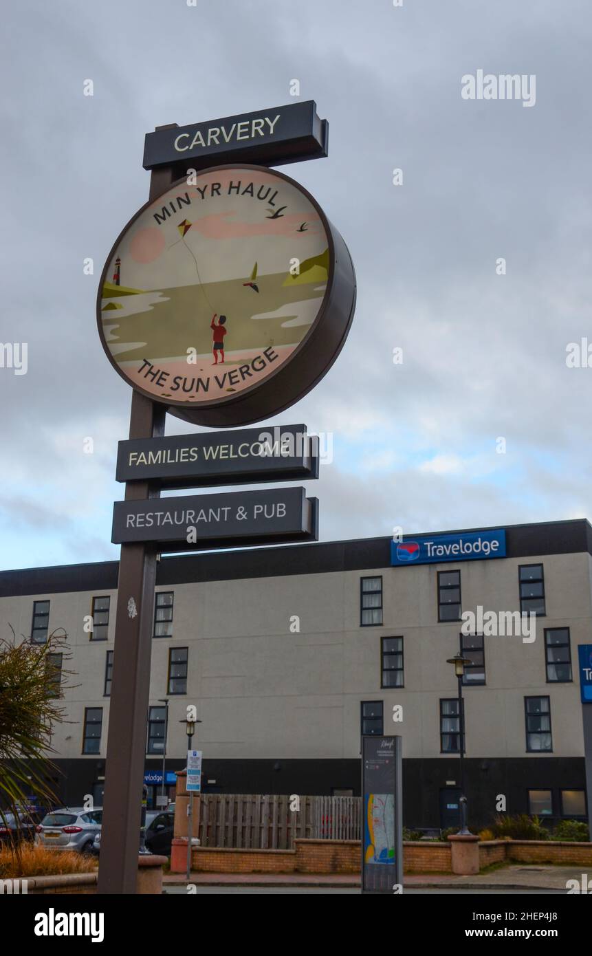 Rhyl, UK: Dec25, 2021: A sign for the Sun Verge public house stands in ...