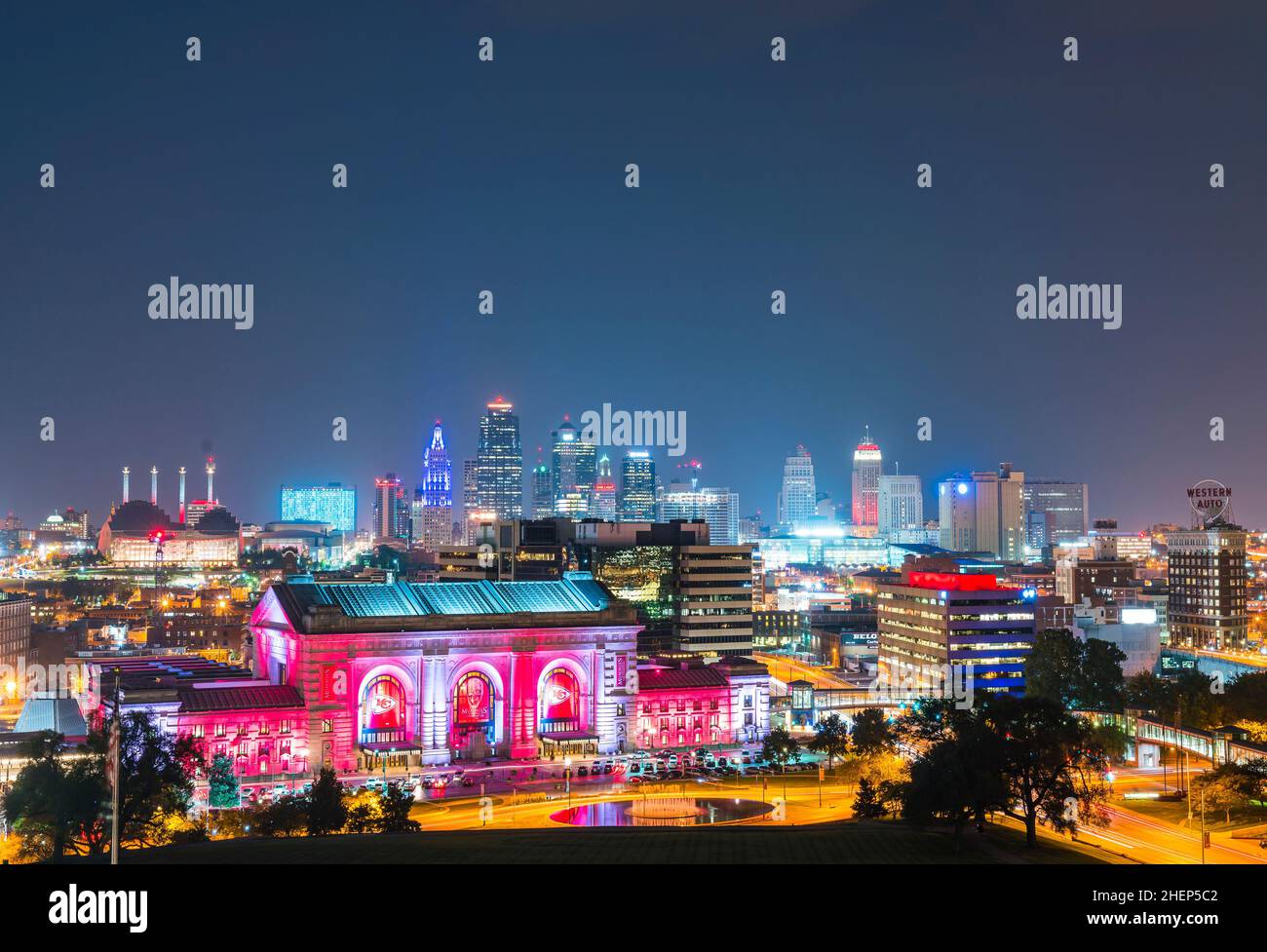 kansas,missouri,usa. 09-15-17, beautiful kansas city skyline at night ...