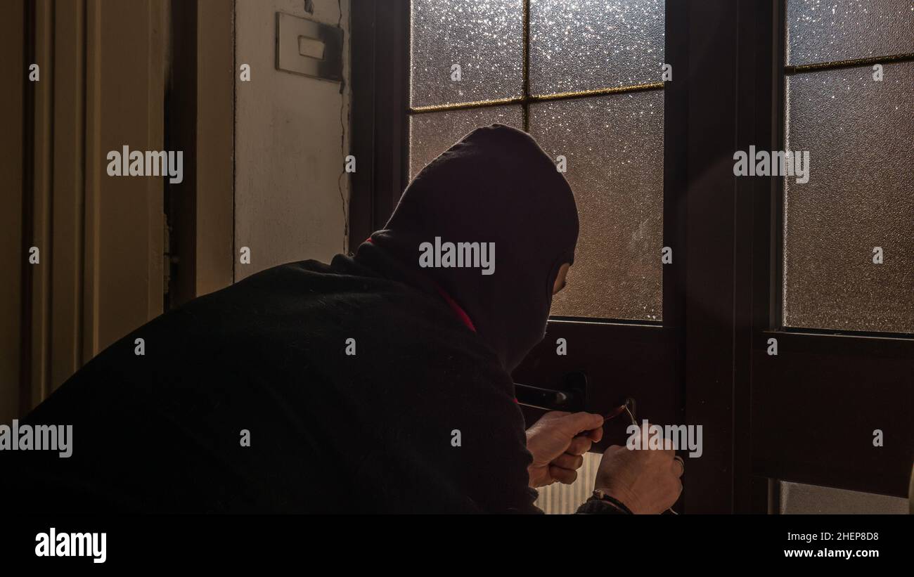 Apartment burglary hi-res stock photography and images - Alamy