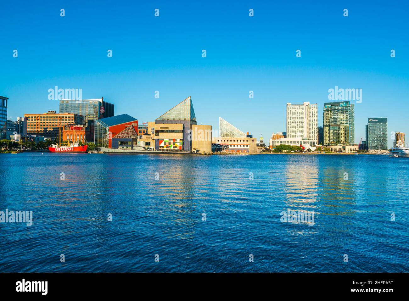 View buildings in downtown baltimore hi-res stock photography and ...