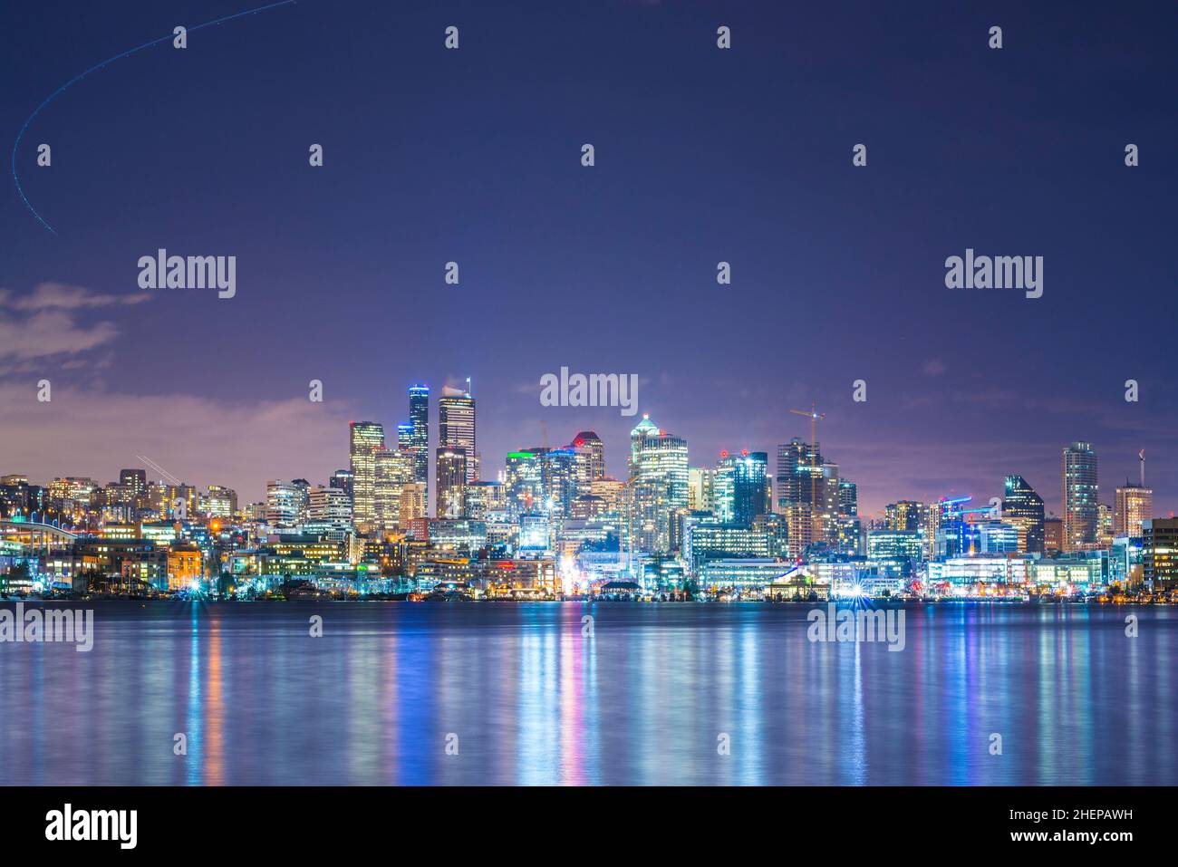 Seattle waterfront at night hi-res stock photography and images - Alamy