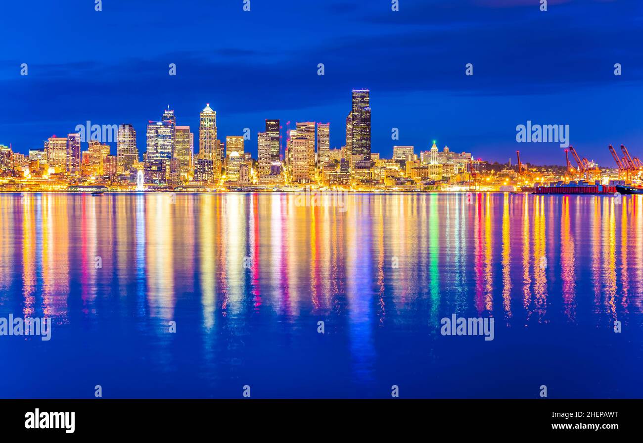 Seattle skyline waterfront hi-res stock photography and images - Alamy