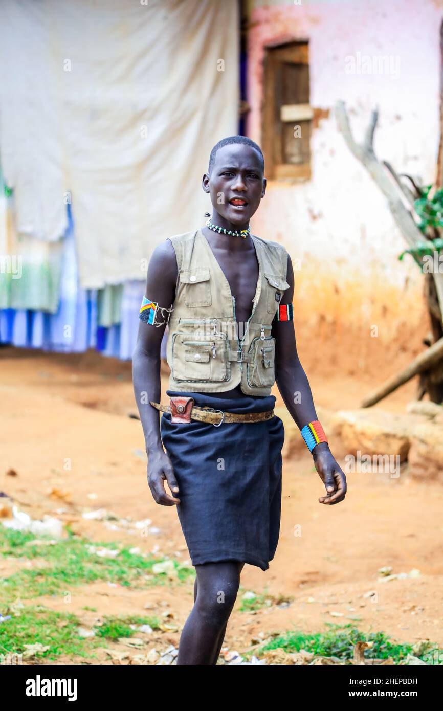 Men from Ethiopian tribes in the Omo River Valley Stock Photo - Alamy