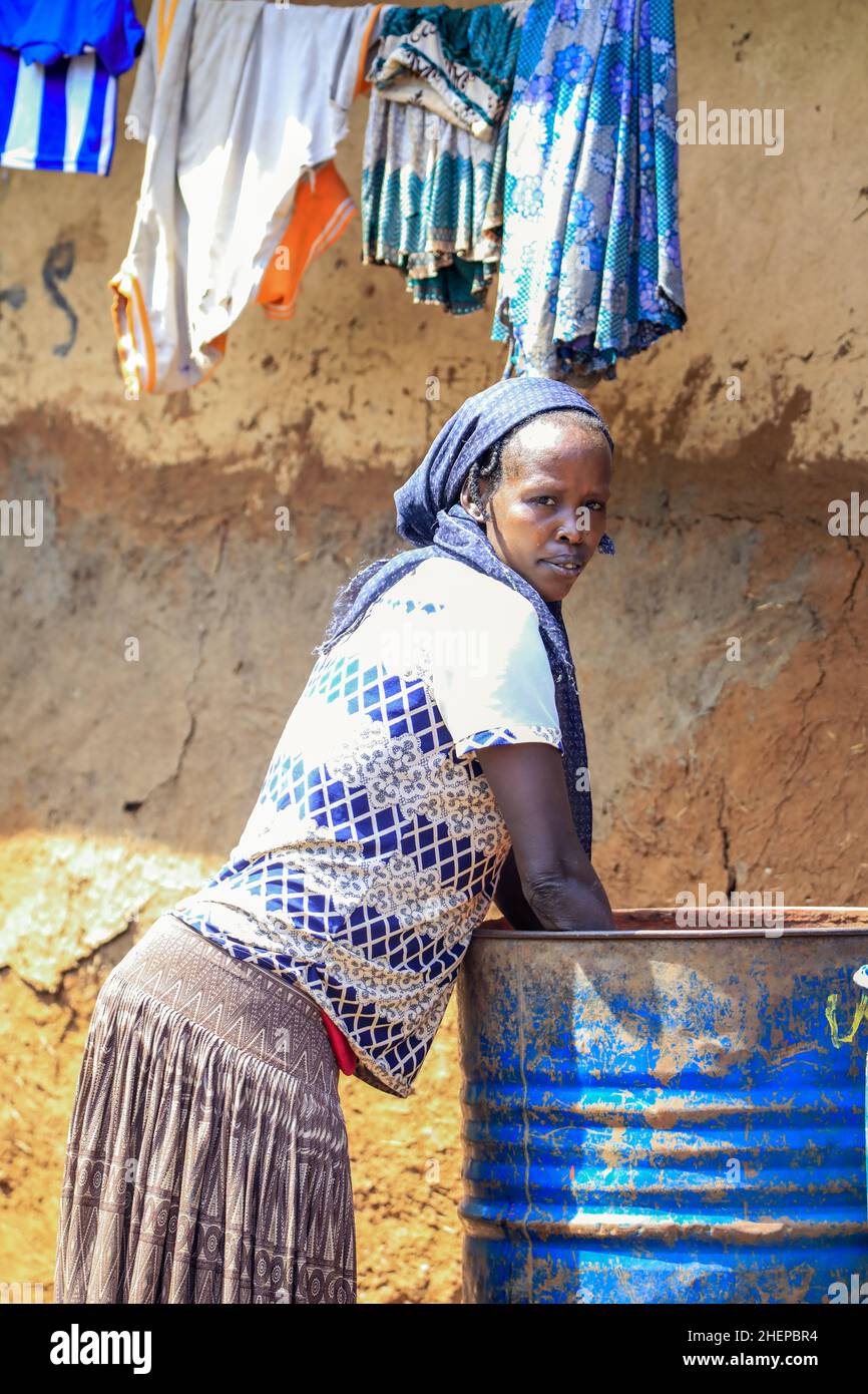 Ethiopia poverty woman hi-res stock photography and images - Alamy