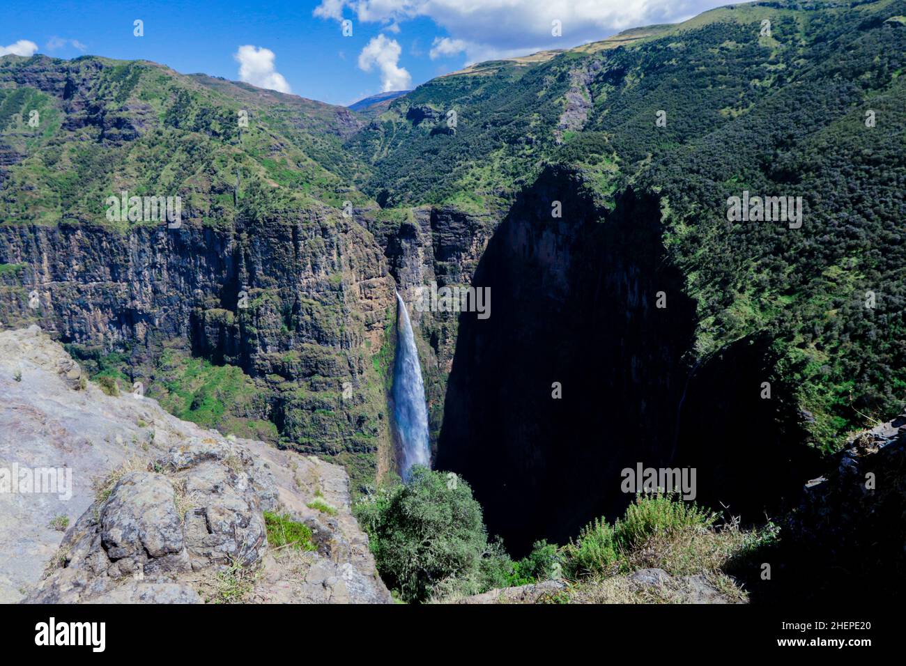 Water falling into abyss hi-res stock photography and images - Alamy
