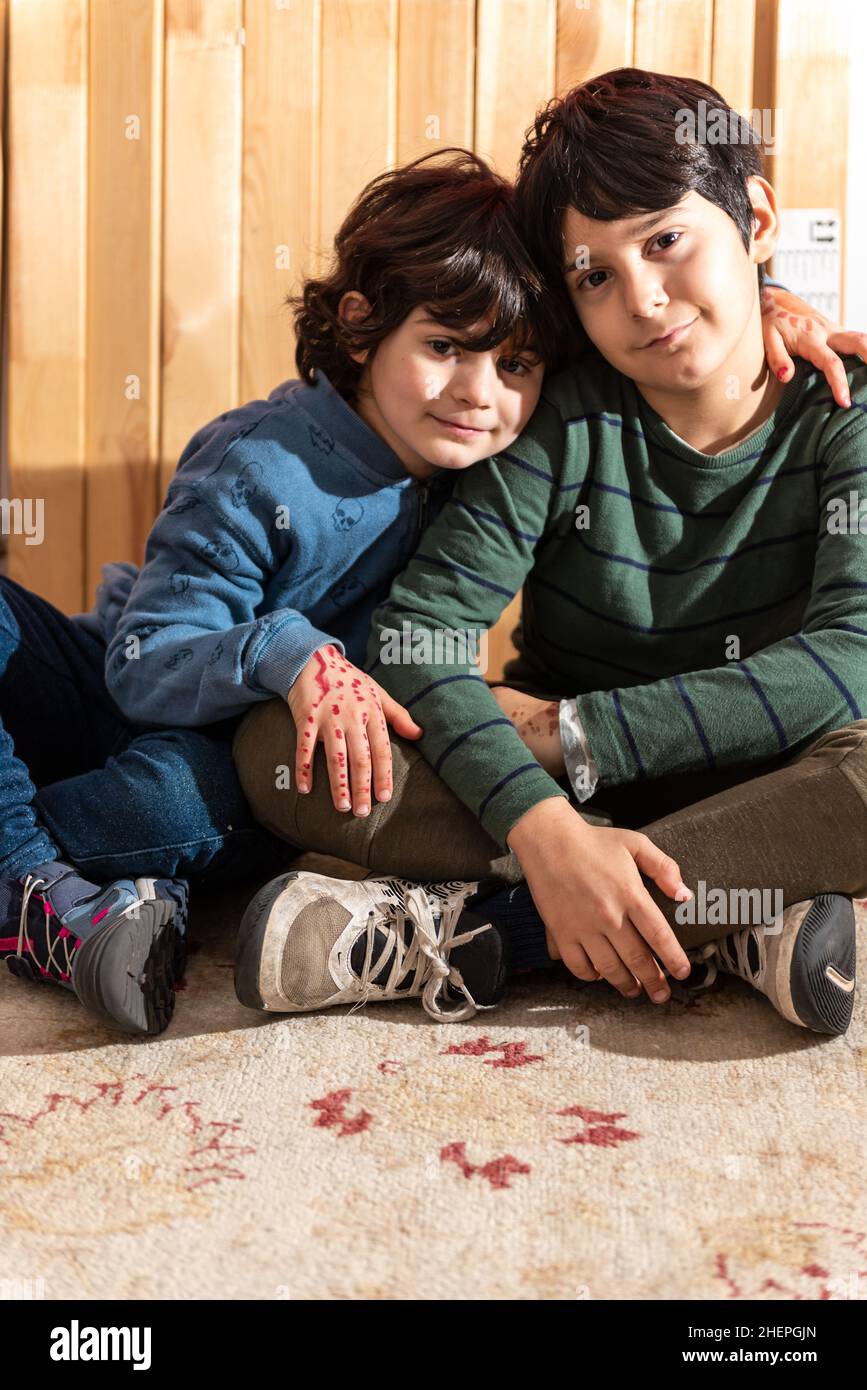 Showing to each other hi-res stock photography and images - Alamy