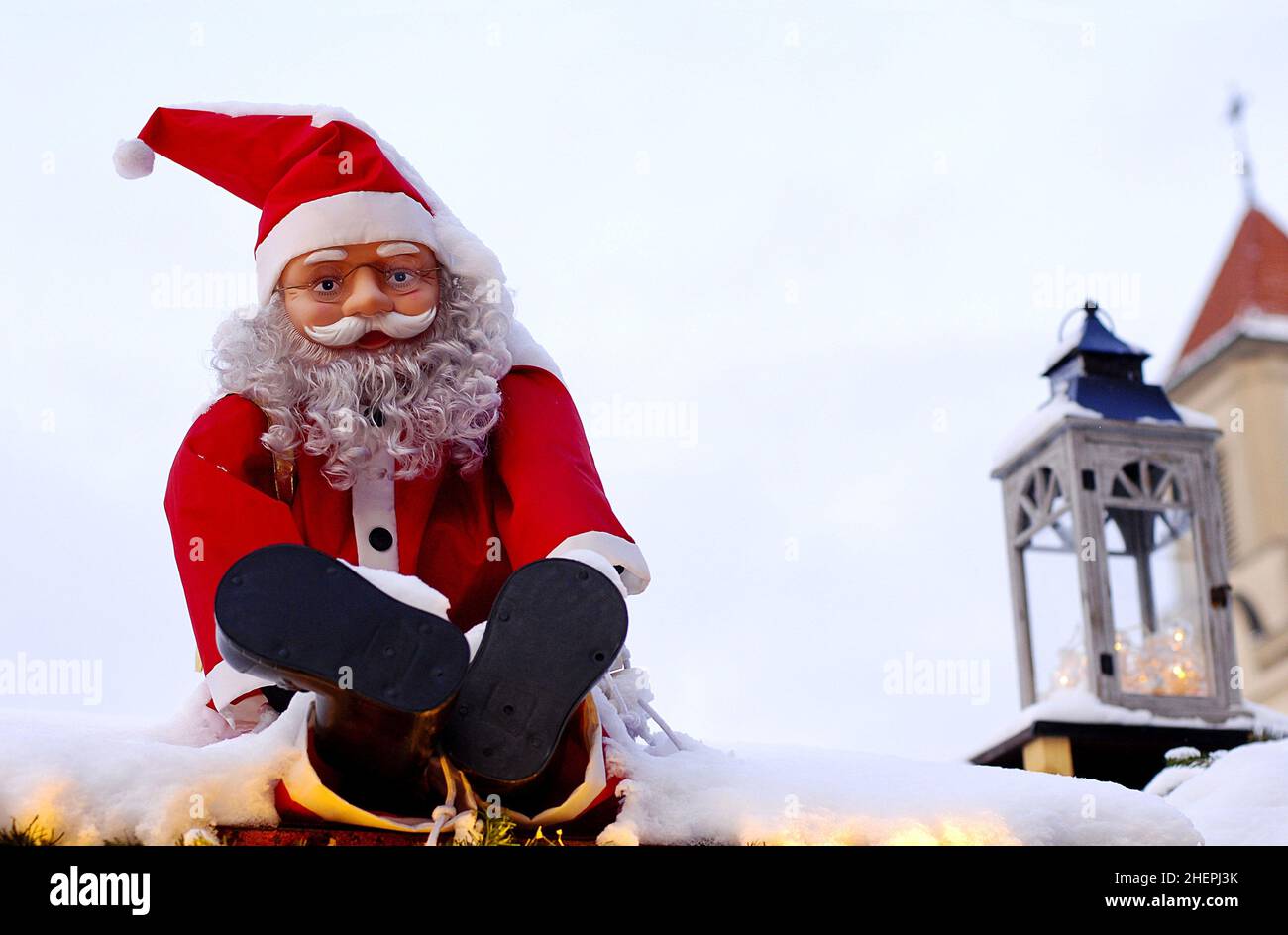 Santa claus on the roof hi-res stock photography and images - Alamy