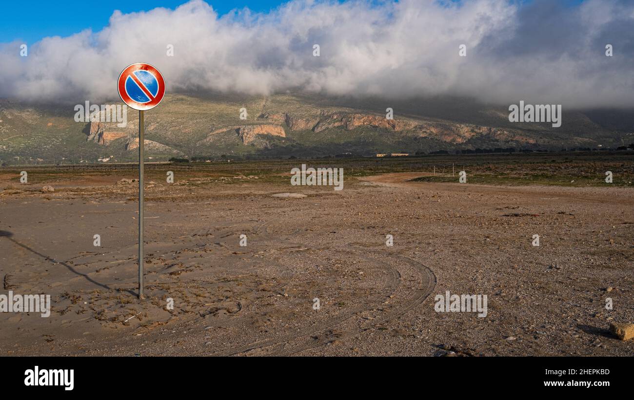 No stopping on the beach sign. San Vito Lo Capo, Sicily, Italy Stock ...