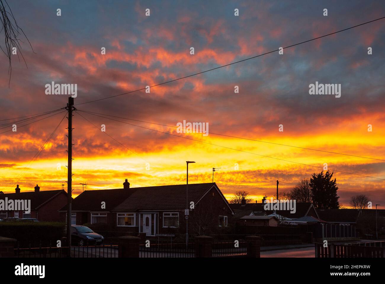Bungalow housing hi-res stock photography and images - Alamy