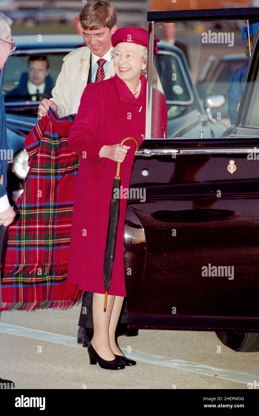 Queen Elizabeth II arriving at Heathrow Airport 7th October 1993 on her ...