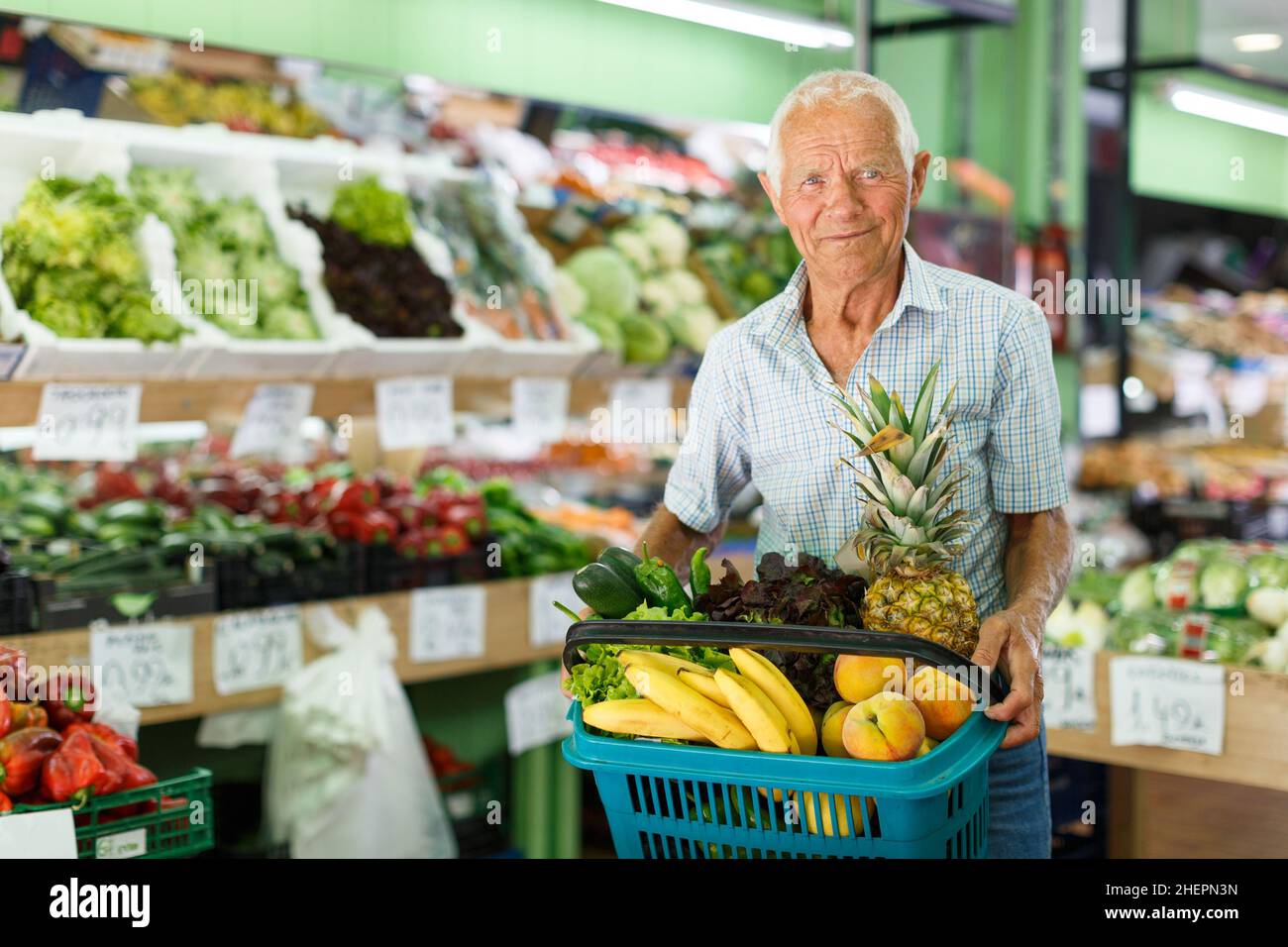 Happy purchaser with basket with fruits and vegetables Stock Photo - Alamy
