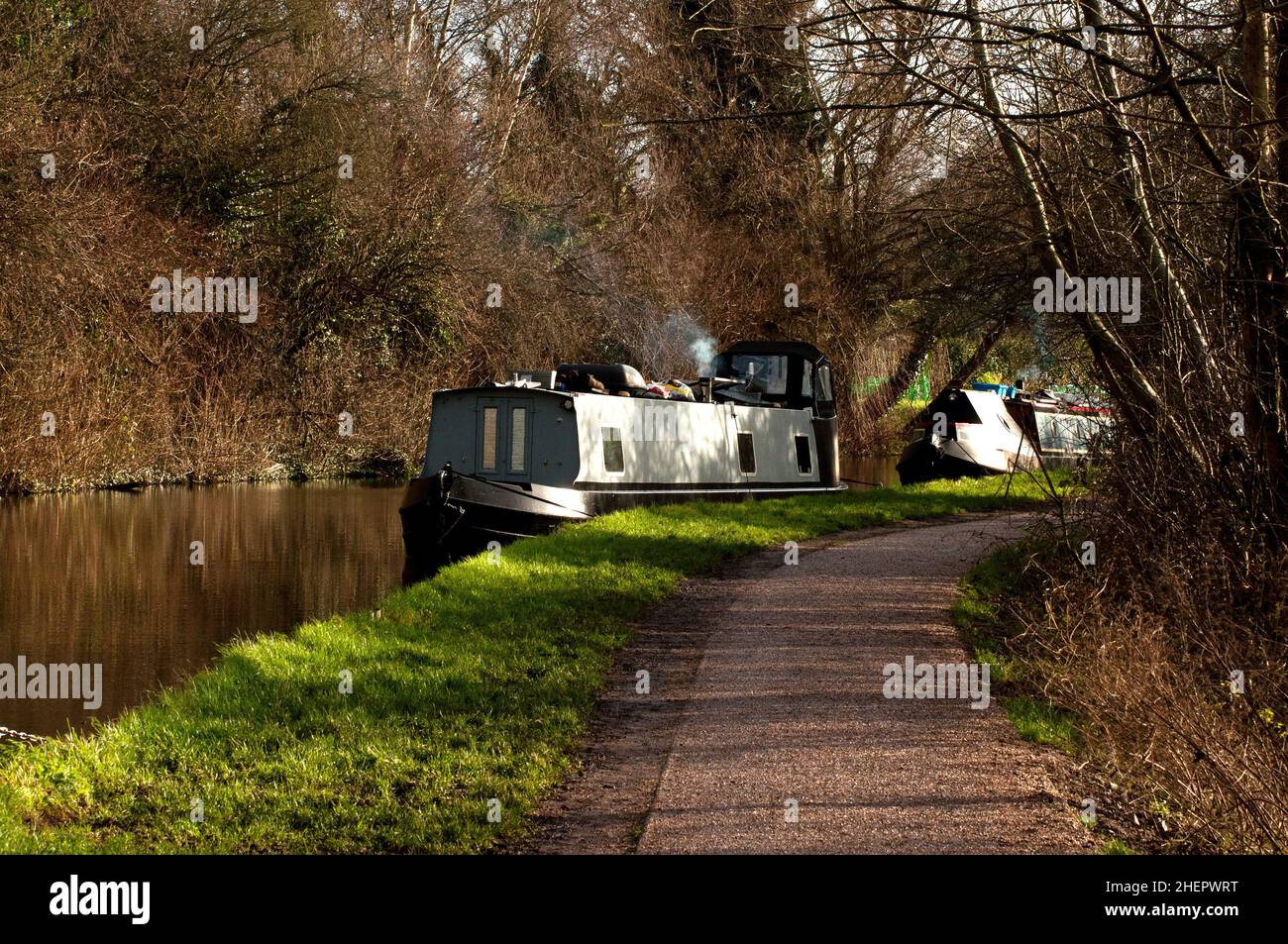 English canal landscape hi-res stock photography and images - Alamy