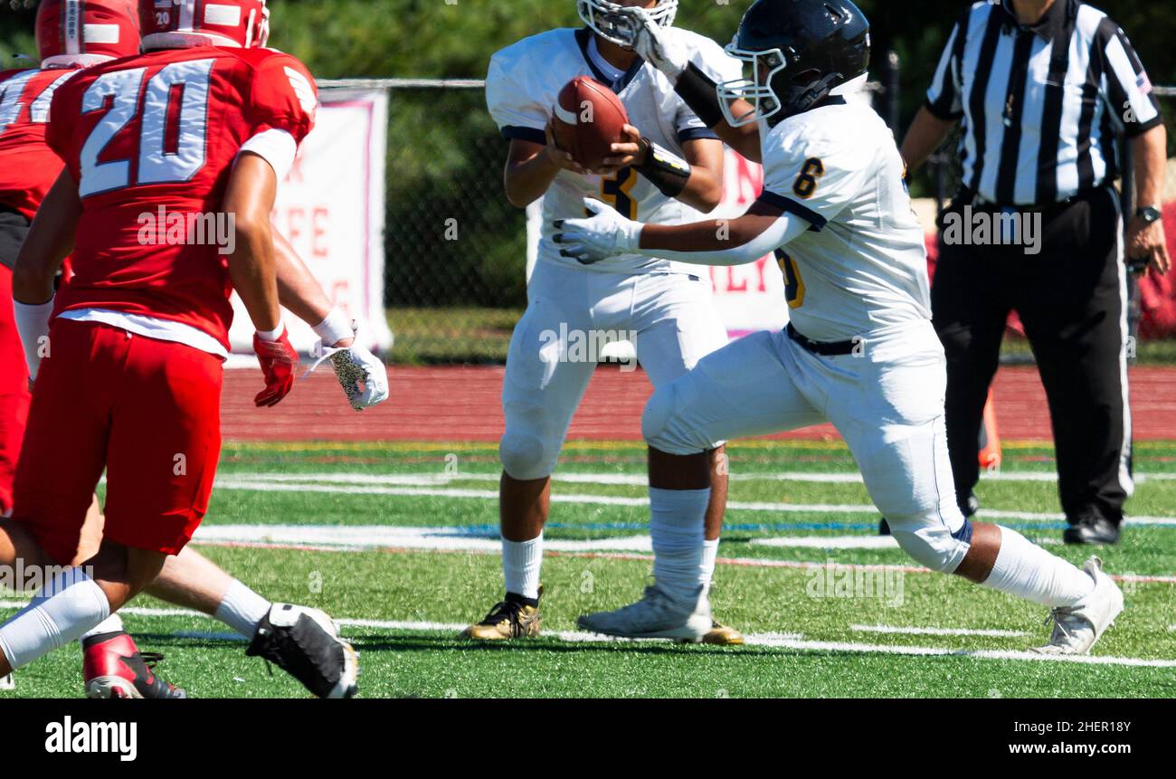 Handoff hi-res stock photography and images - Alamy