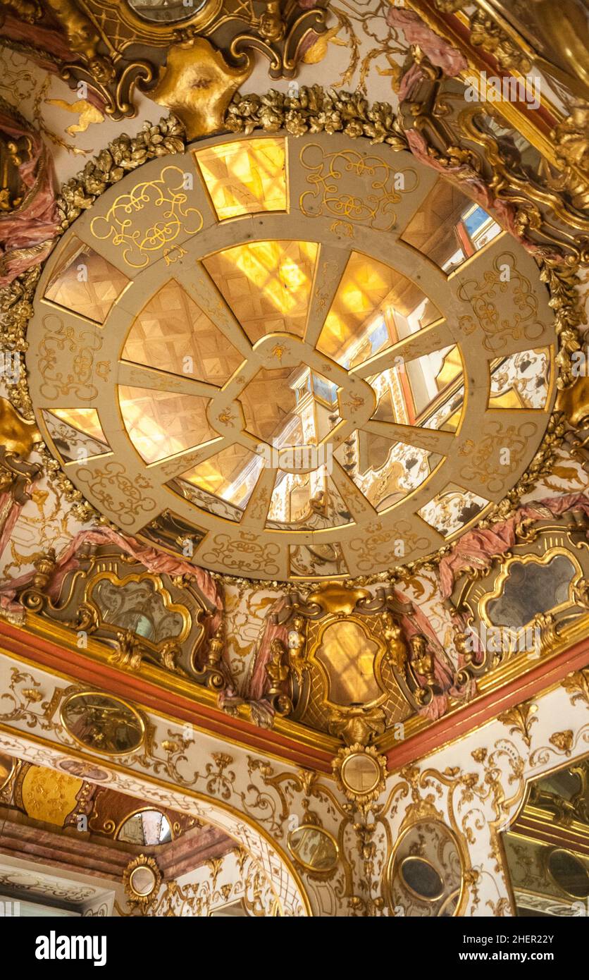 Ceiling with stucco hi-res stock photography and images - Alamy