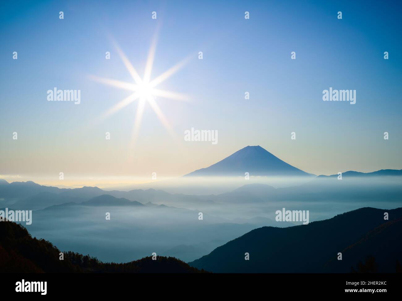 Sea Of Clouds, Mount Fuji And The Sun Stock Photo - Alamy