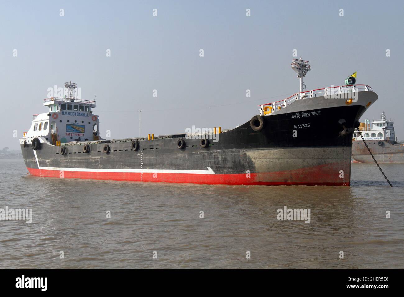 Lighter ships hi-res stock photography and images - Alamy