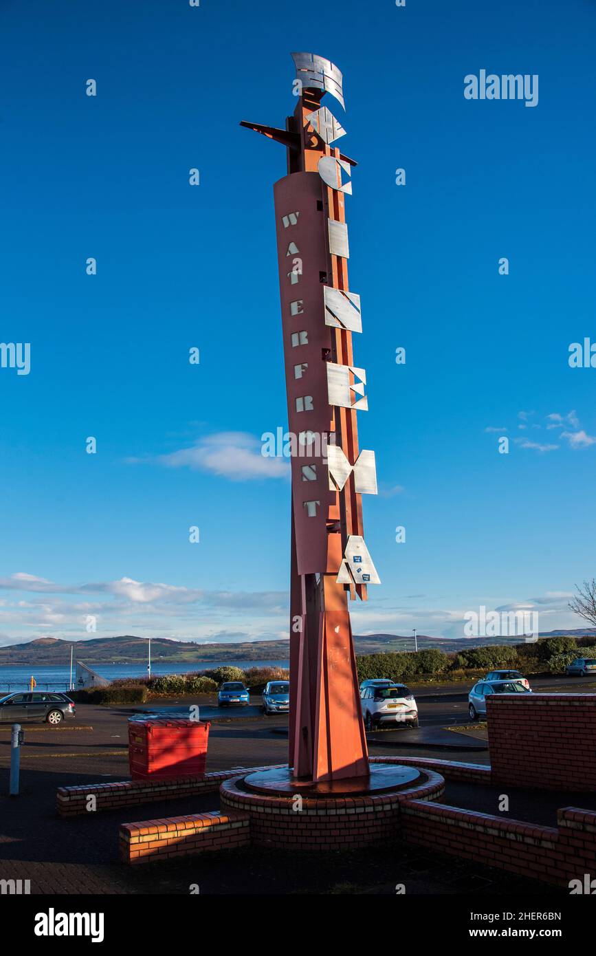 Totem Pole sculpture sign at entrance to Waterfront Cinema complex ...