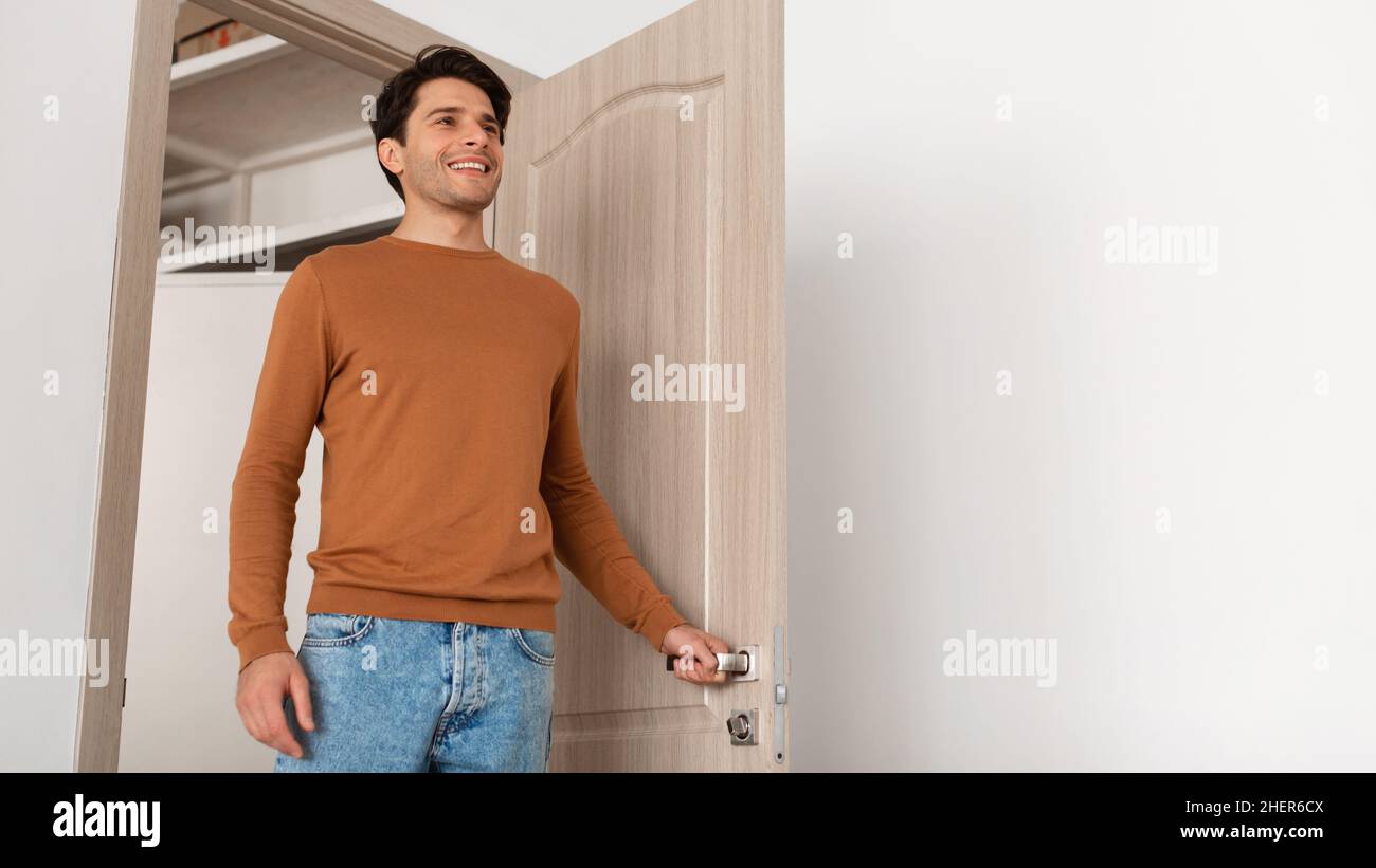 Man walking through door hi-res stock photography and images - Alamy