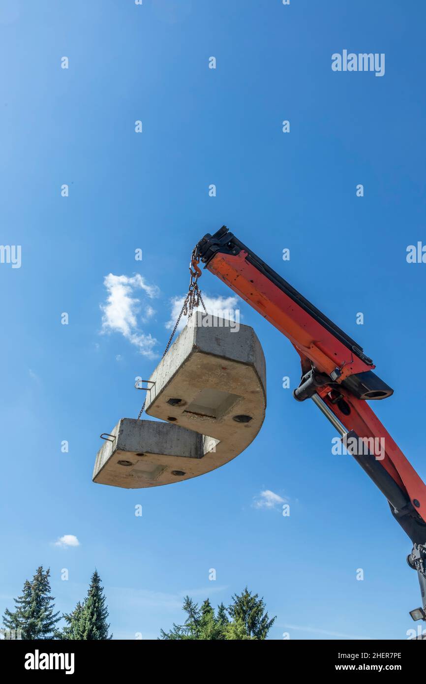 crane with counterweight under clear blue sky Stock Photo - Alamy