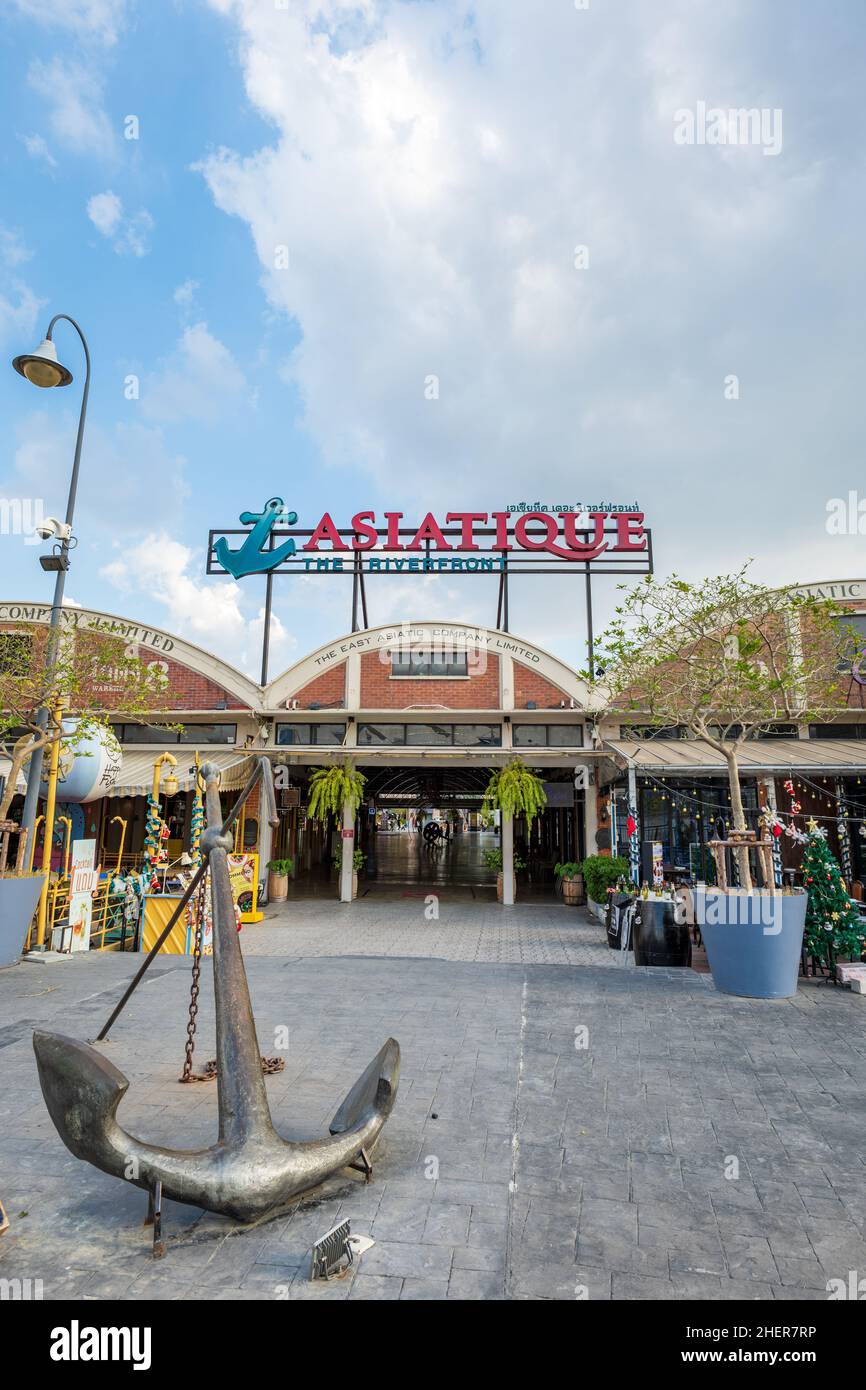 The riverfront mall in bangkok hi-res stock photography and images - Alamy