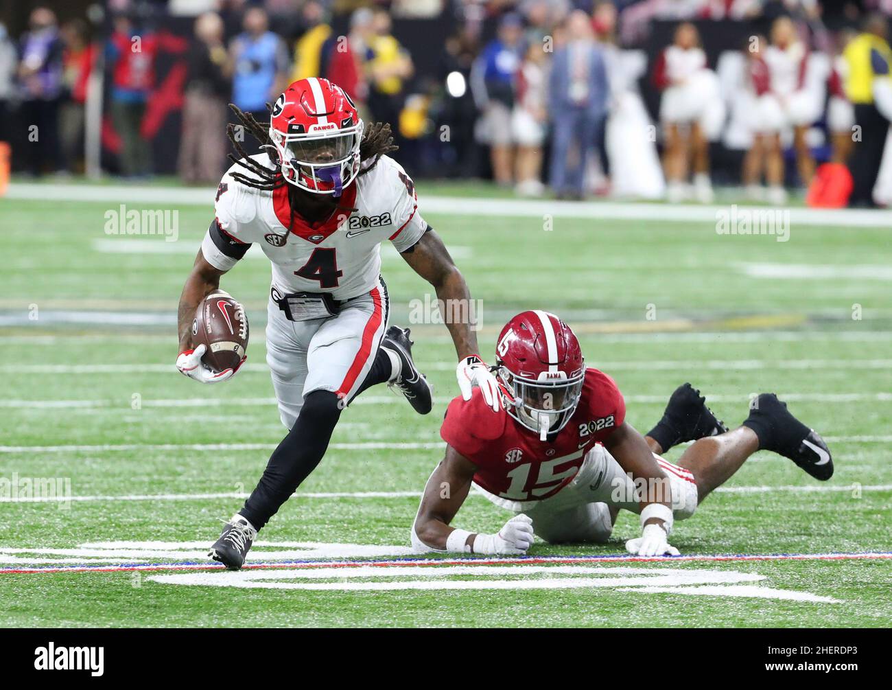 Georgia Bulldogs running back James Cook (4) runs for yardage during ...