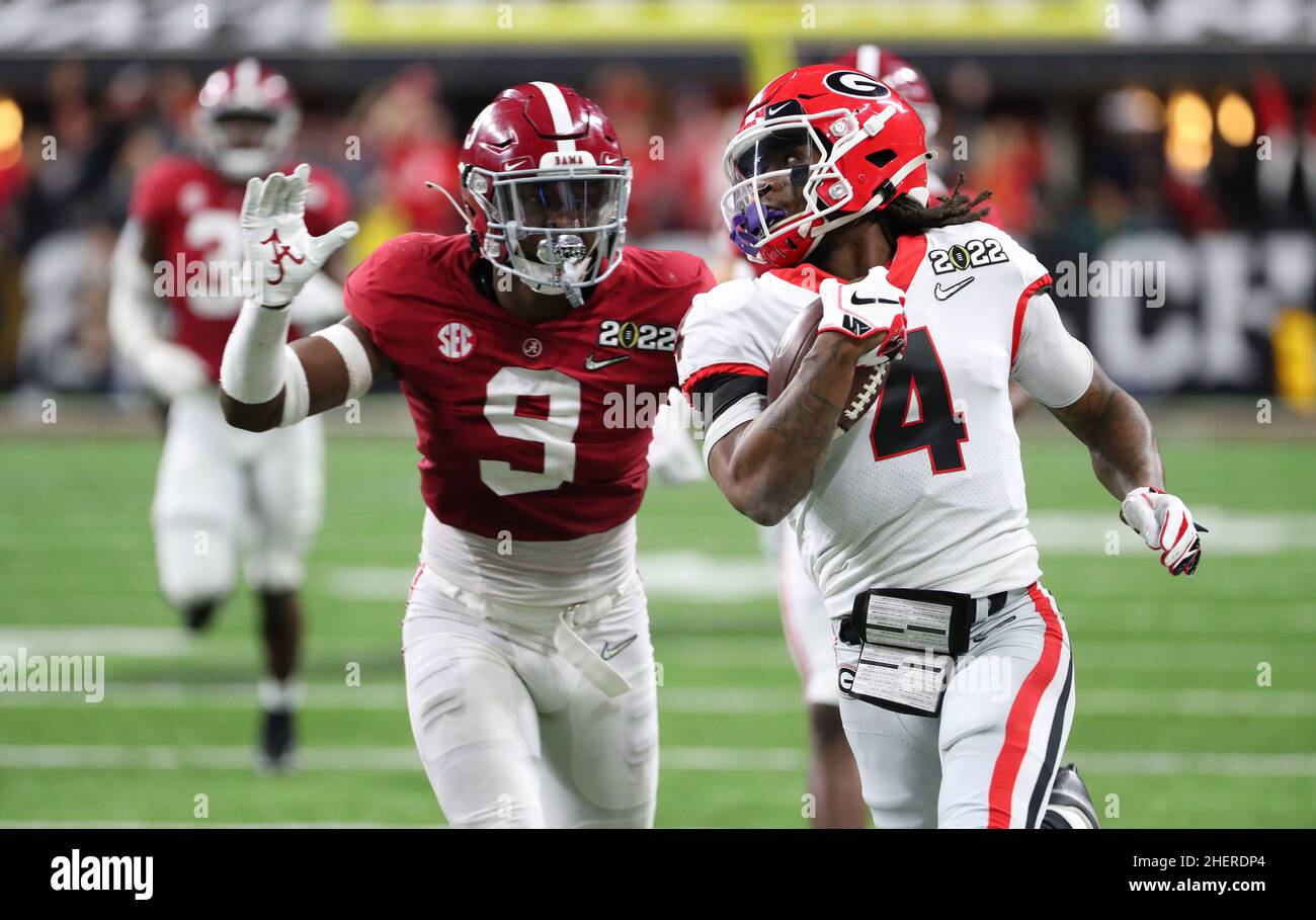 Georgia Bulldogs running back James Cook (4) runs for yardage during ...