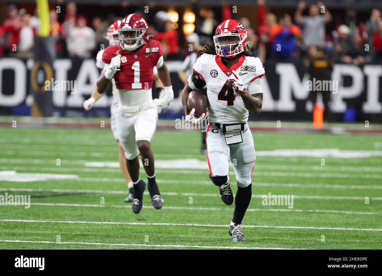 Georgia Bulldogs running back James Cook (4) runs for yardage during ...