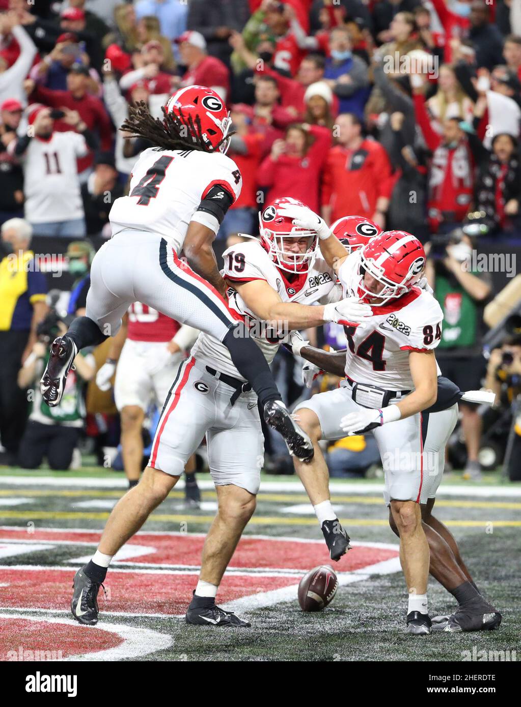 Georgia Bulldogs tight end Brock Bowers (19) celebrates a touchdown ...