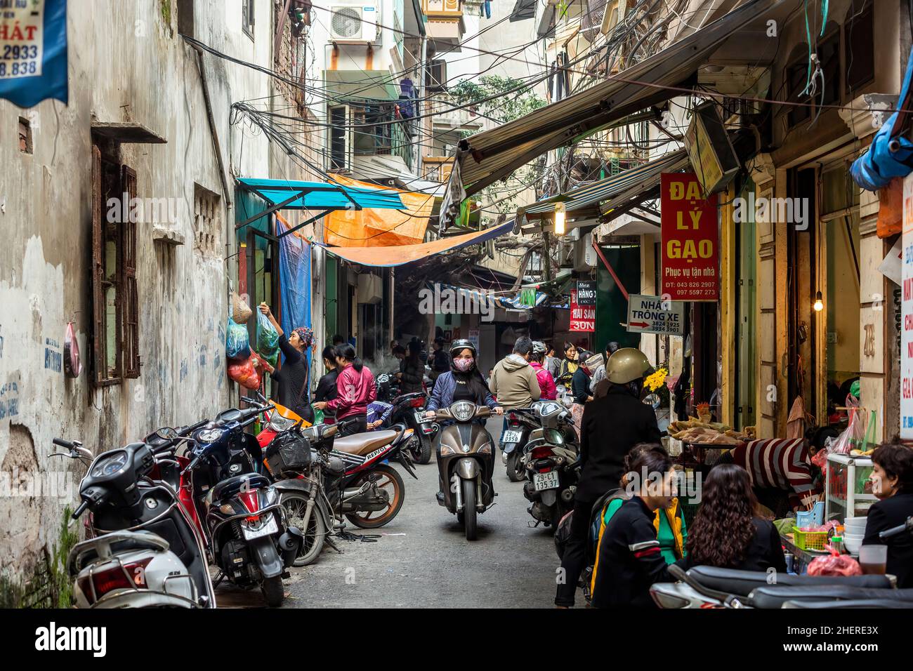 Street scene, Old Quarter (aka The 36 Streets), Hanoi, Vietnam Stock ...