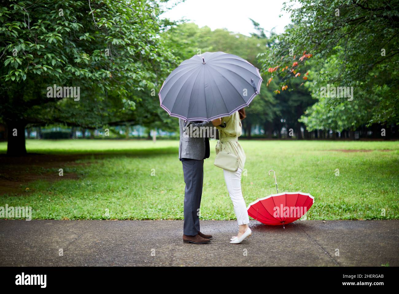 Japanese Couple Kissing Stock Photo - Alamy