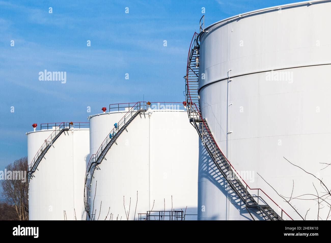 white tanks in tank farm with blue sky Stock Photo - Alamy
