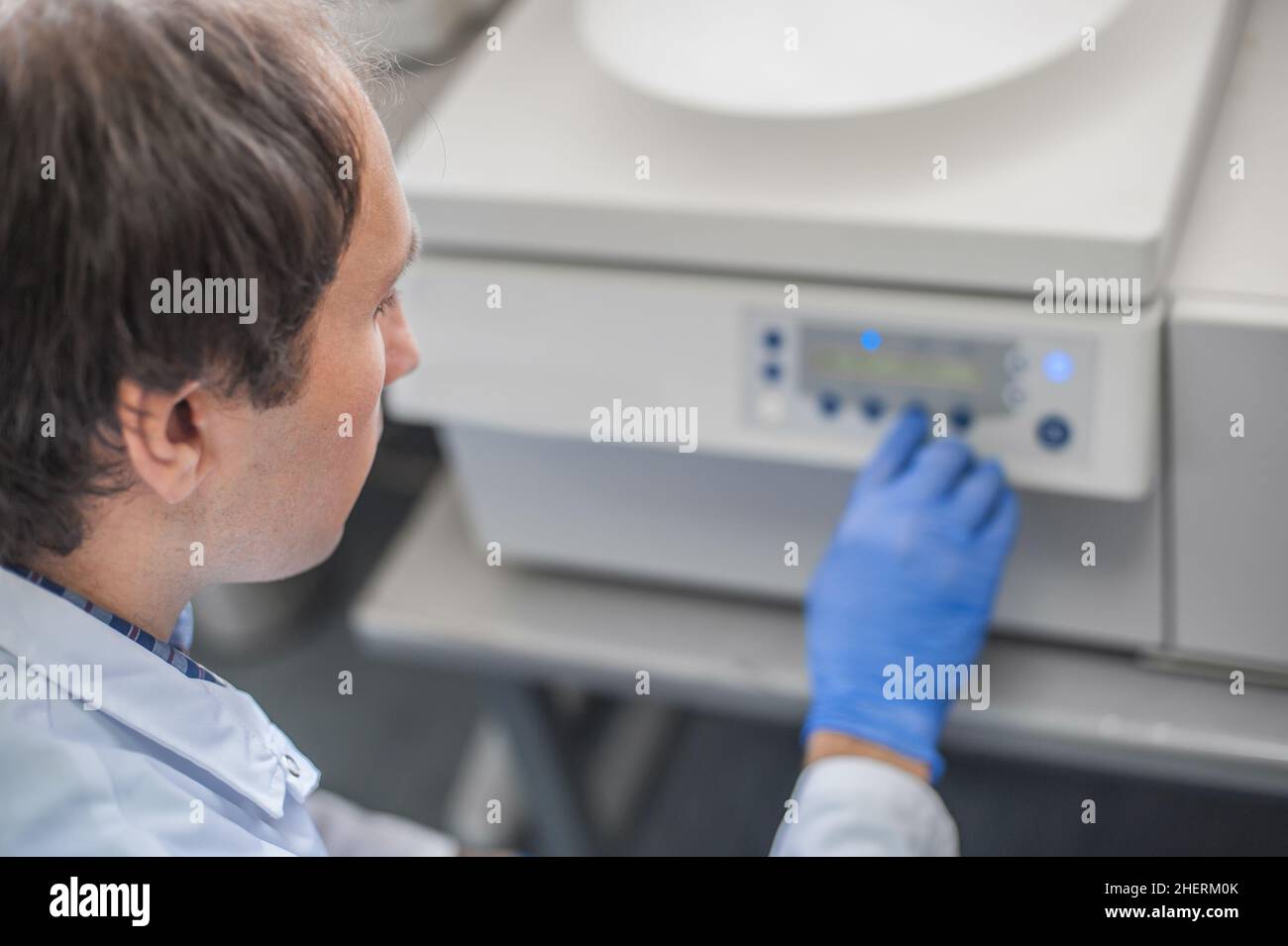 Centrifuge machine hi-res stock photography and images - Alamy
