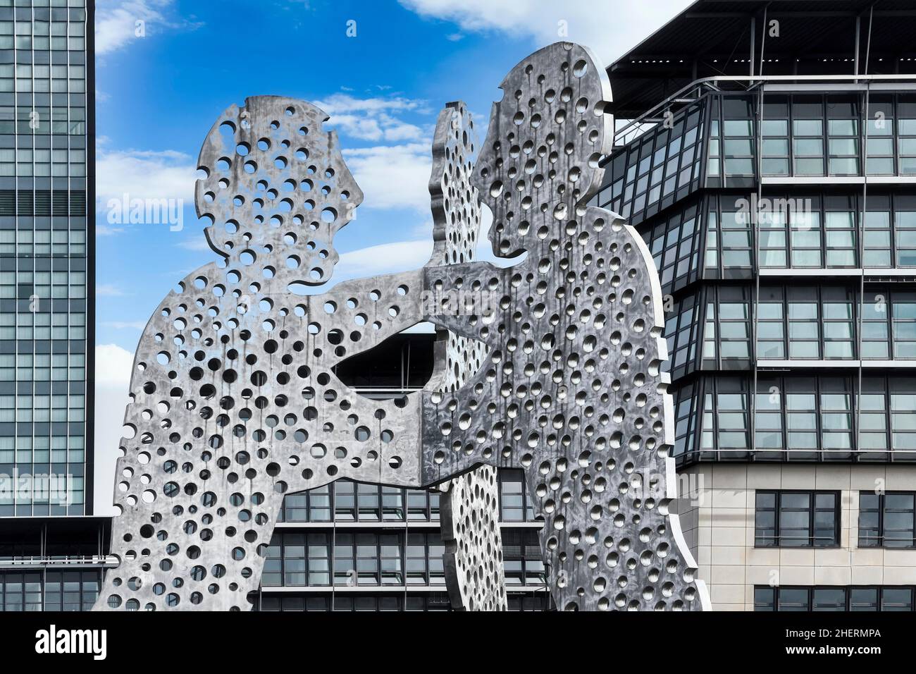 Molecule Man, Monumental sculpture by Jonathan Borofsky, Spree river ...