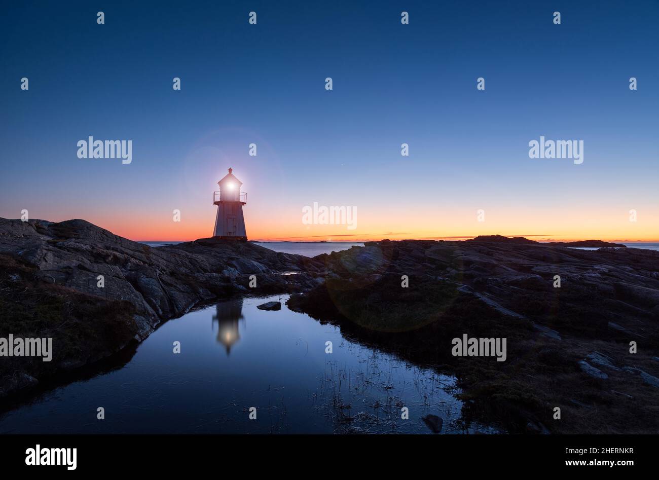 Light surrounded by darkness hi-res stock photography and images - Alamy