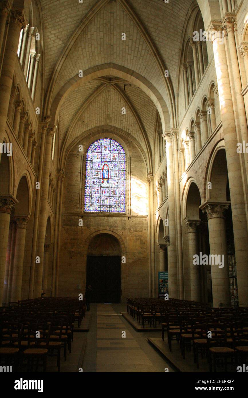Le mans cathedral column hi-res stock photography and images - Alamy