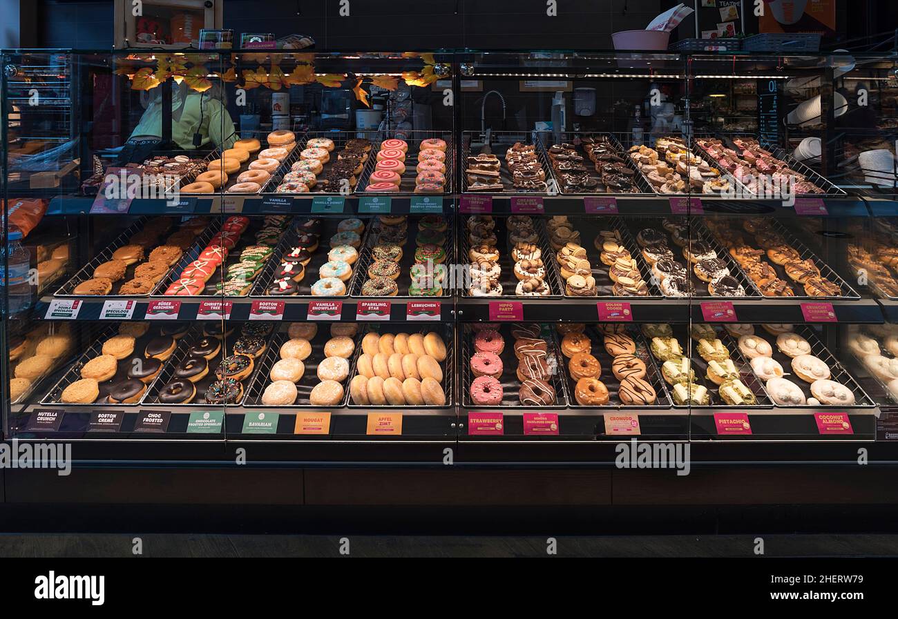 Donuts display hi-res stock photography and images - Alamy