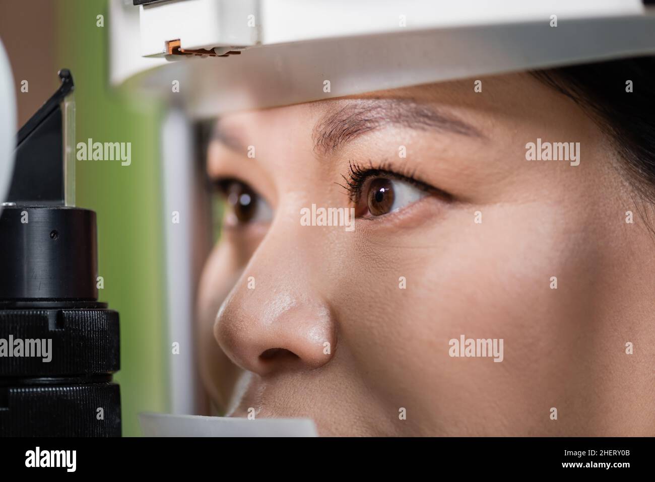 Asian eye test hi-res stock photography and images - Alamy