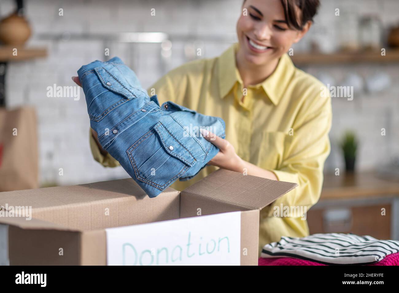 Lady packing hi-res stock photography and images - Alamy