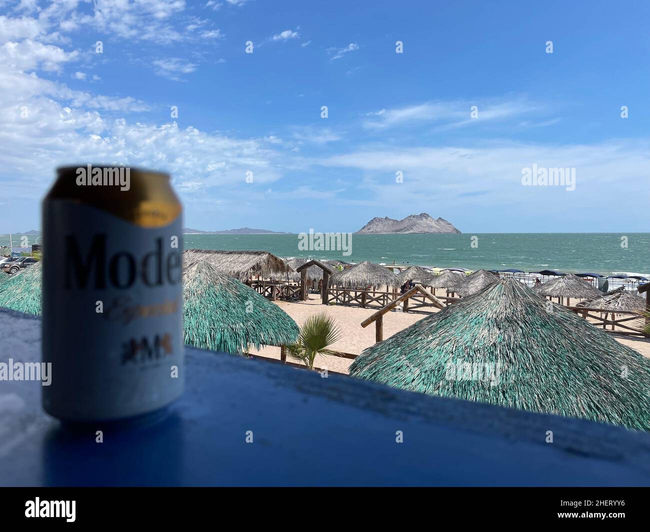 Cerveza en la playa hi-res stock photography and images - Alamy