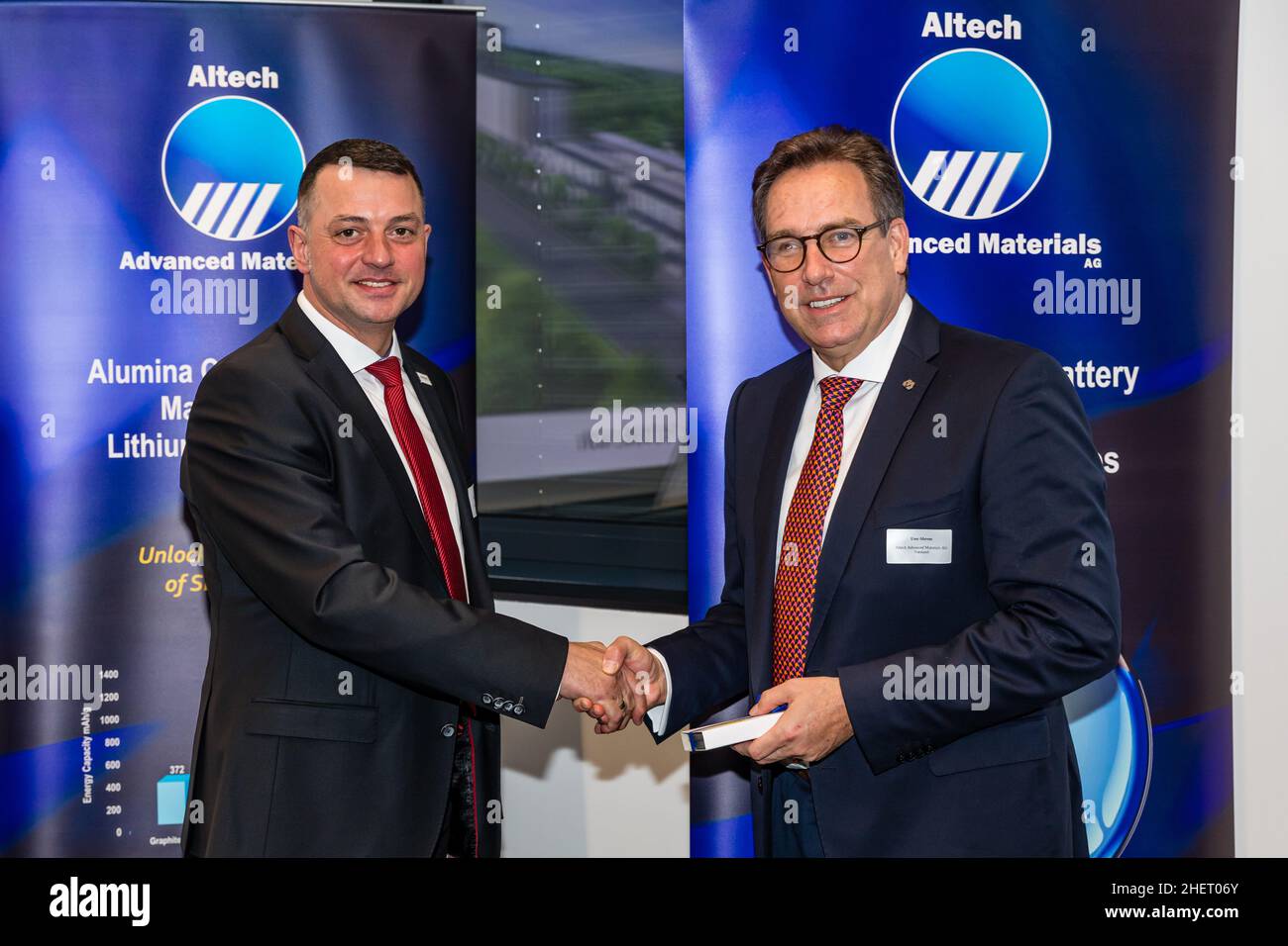 Aluminum ion hi-res stock photography and images - Alamy