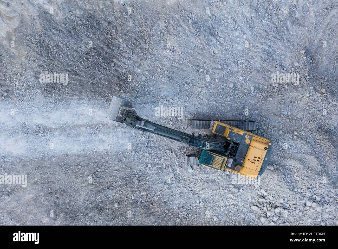 Grey limestone gravel hi-res stock photography and images - Alamy