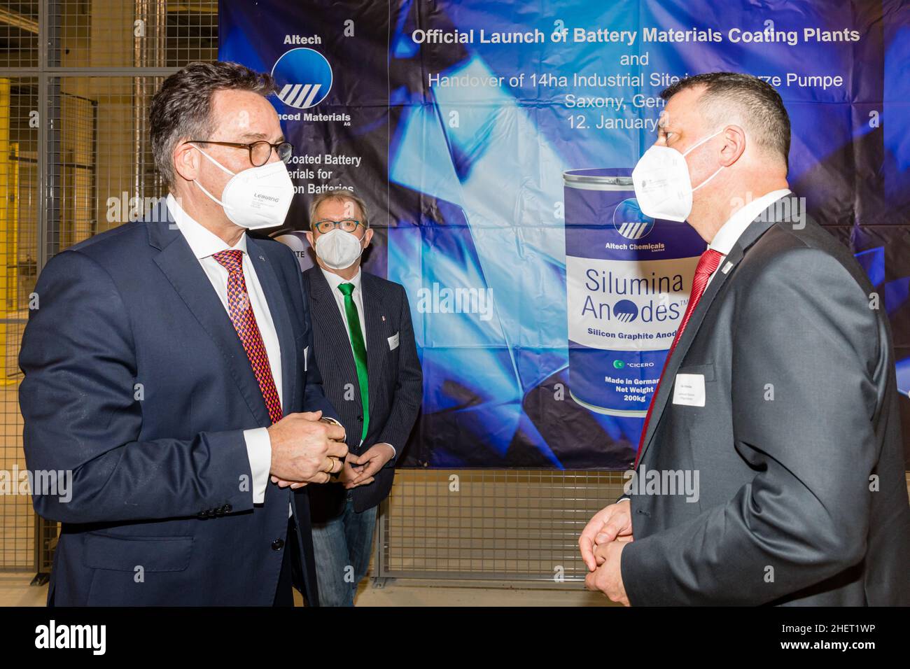 Spremberg, Germany. 12th Jan, 2022. Uwe Ahrens (l), CEO of Altech ...