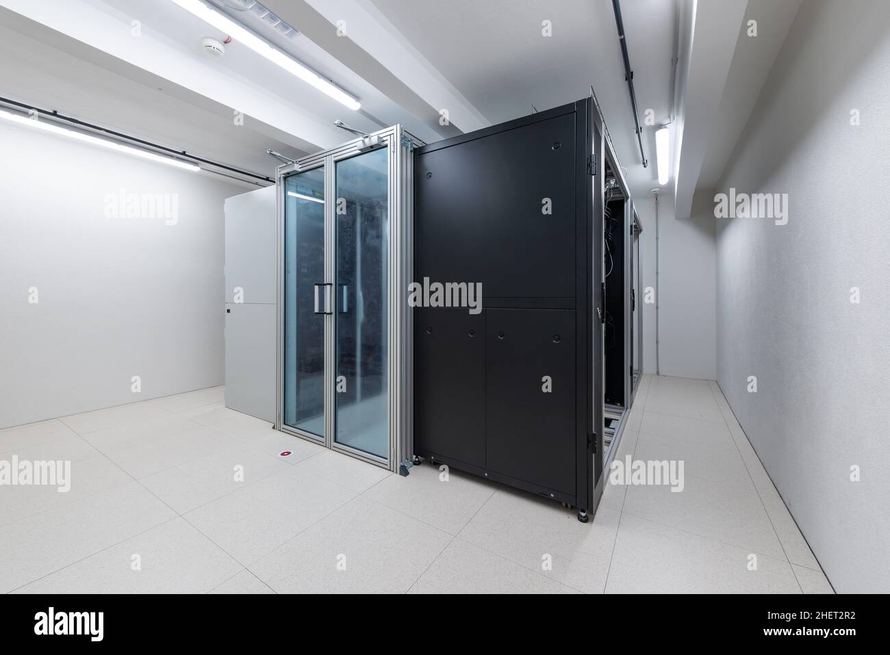 Data center aisle hi-res stock photography and images - Alamy