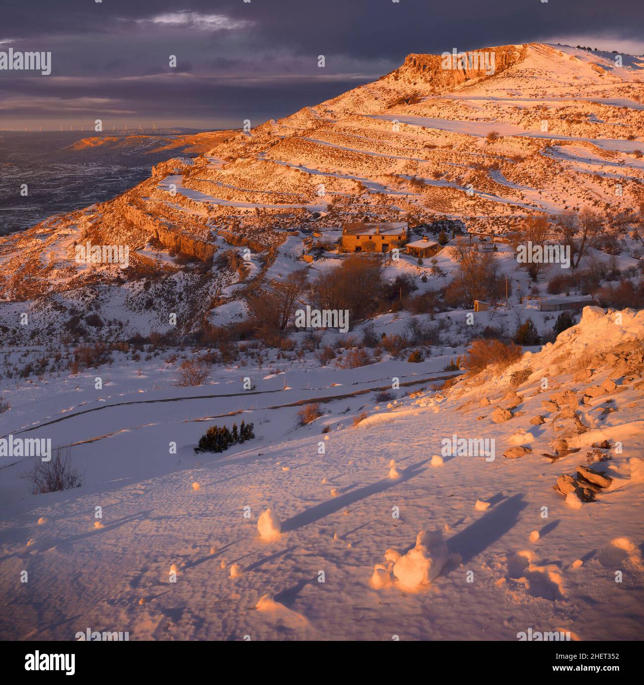 Snow cottage mountain hi-res stock photography and images - Alamy