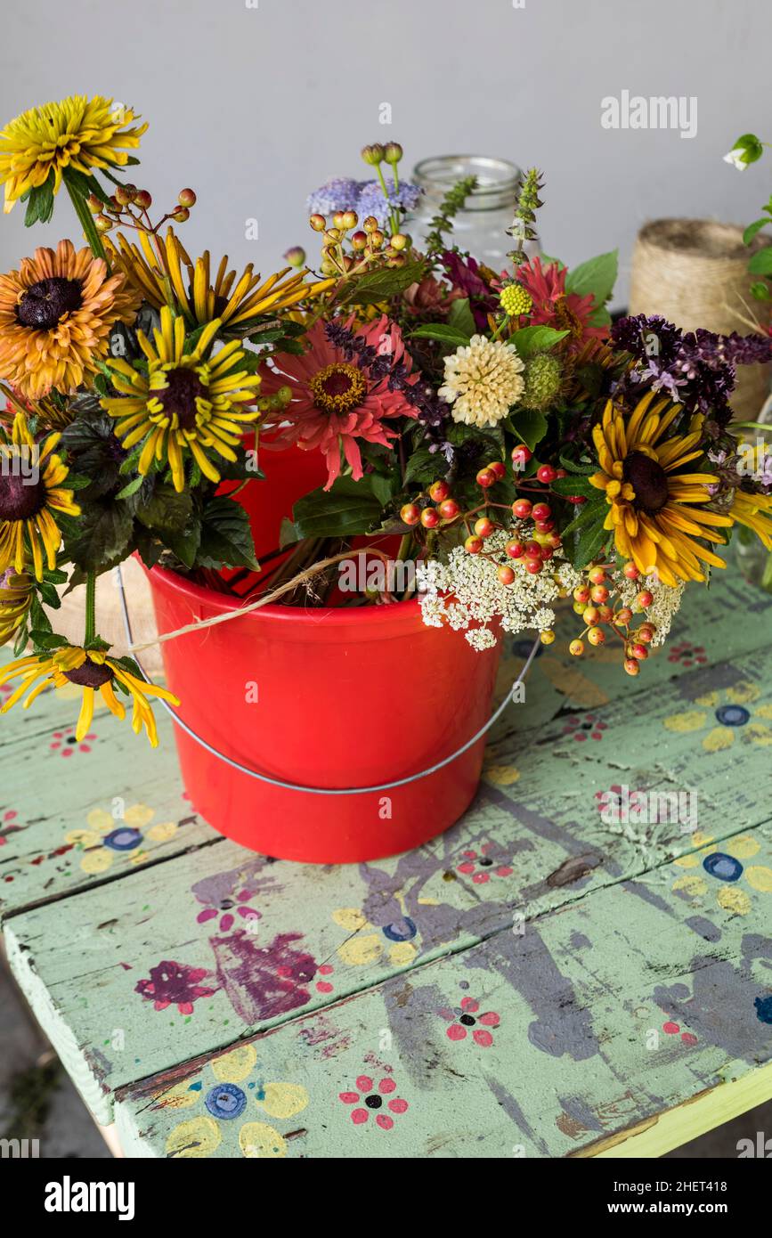 Farm table with flower hi-res stock photography and images - Alamy
