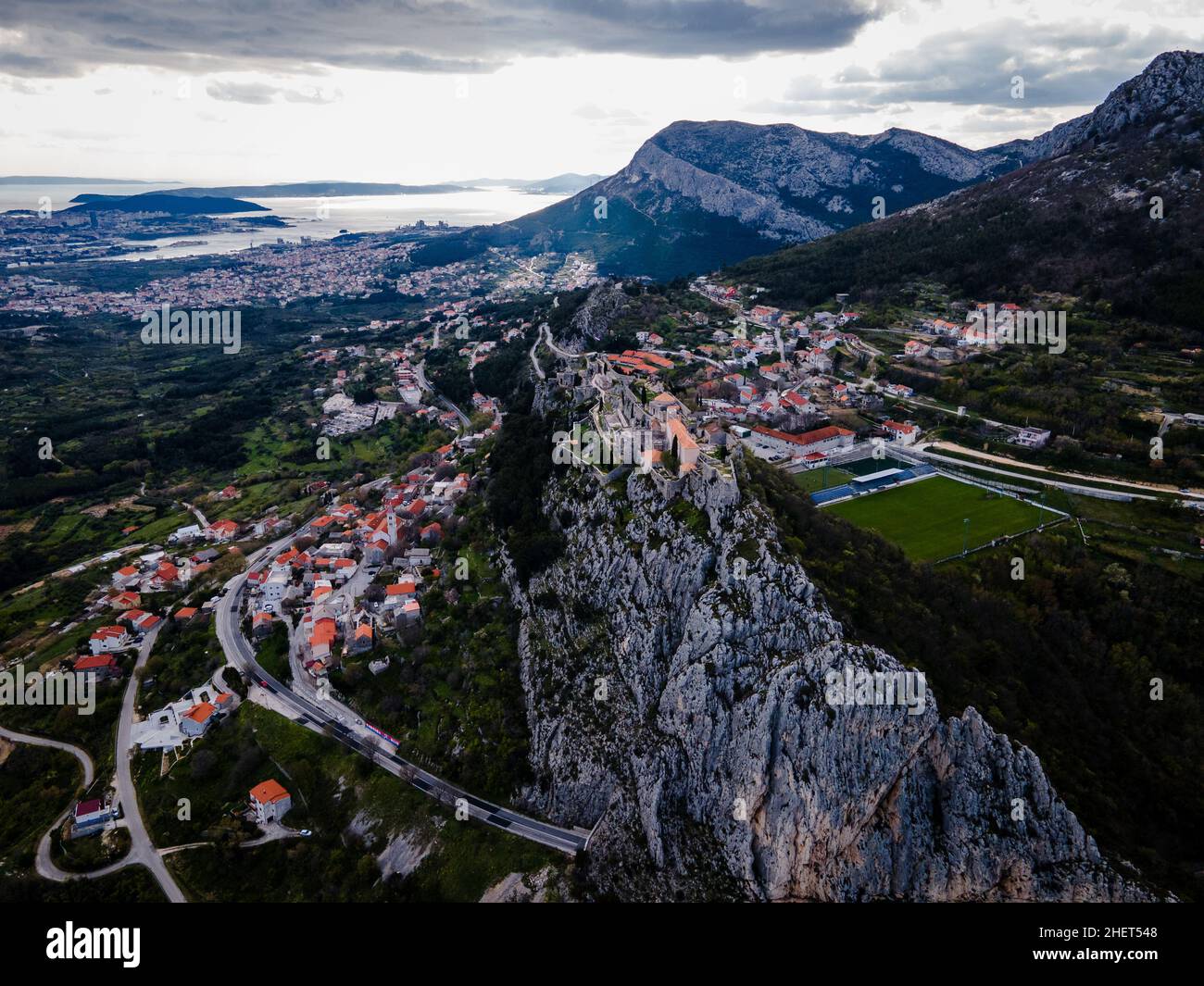 Split building hi-res stock photography and images - Alamy